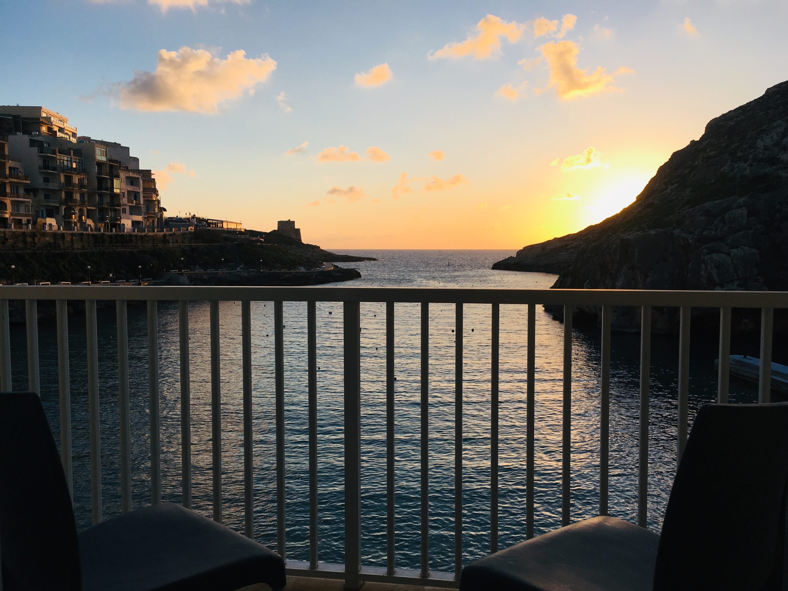 Sea Front Xlendi Apartments - Moby Dick Bar, Restaurant, Apartments